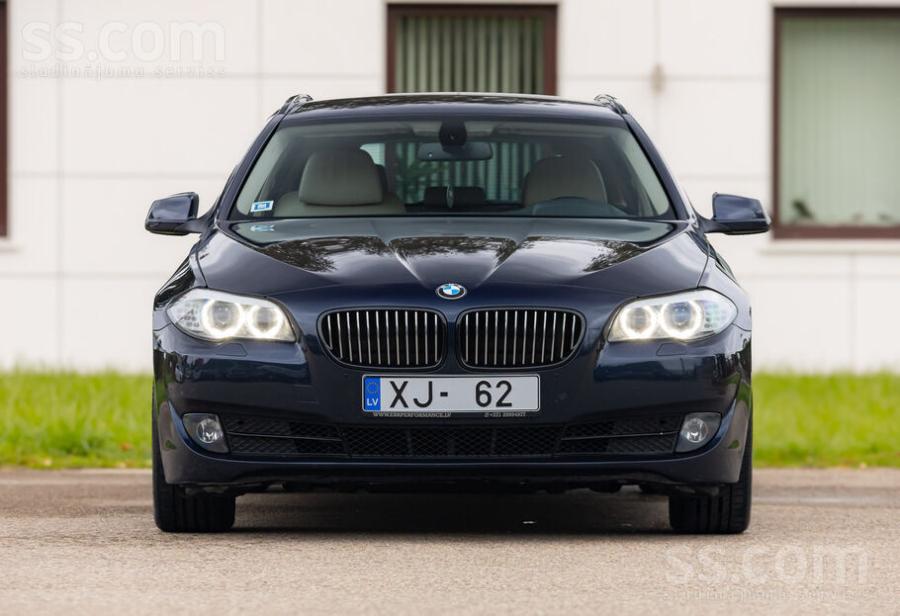 Blue BMW 525 2010 in Jelgava, with an engine capacity of 3.00 L and mileage of 325 thousand km for 7200 €, photo 4 on AUTOMOTO.COM.LV