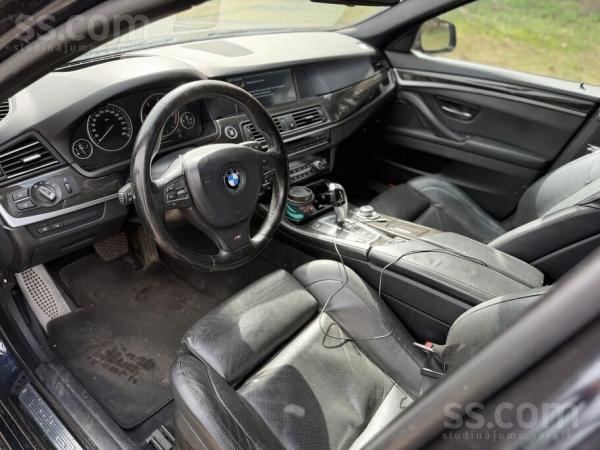 Blue BMW 525 2011 in Riga, with an engine capacity of 3.00 L and mileage of 344 thousand km for 10500 €, photo 5 on AUTOMOTO.COM.LV