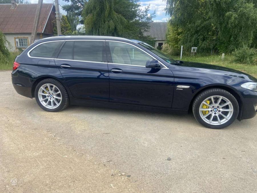 Blue BMW 525 2011 in Vilkaviskis, with an engine capacity of 2.00 L and mileage of 227 thousand km for 7750 €, photo 5 on AUTOMOTO.COM.LV