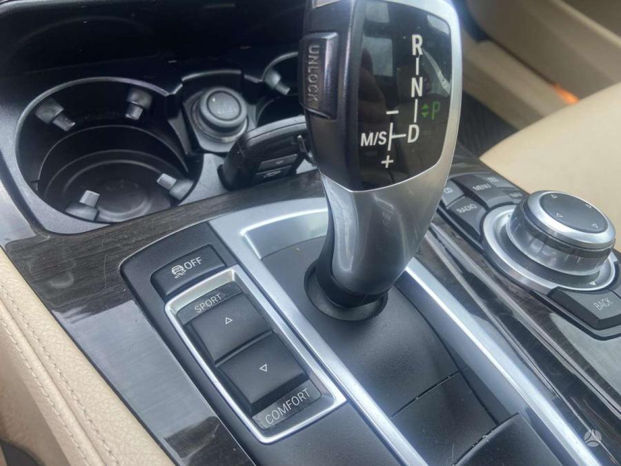 Blue BMW 525 2011 in Vilkaviskis, with an engine capacity of 2.00 L and mileage of 227 thousand km for 7750 €, photo 17 on AUTOMOTO.COM.LV