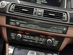 Zils BMW 525 2014 Marijampole, ar dzinēja tilpumu 2.00 L un nobraukumu 213 tūkst. km par 10999 €, foto 32 vietnē AUTOMOTO.COM.LV
