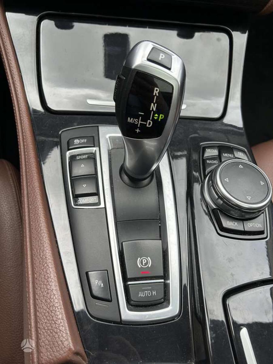 Blue BMW 525 2015 in Vilnius, with an engine capacity of 2.00 L and mileage of 298 thousand km for 8970 €, photo 12 on AUTOMOTO.COM.LV