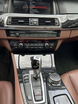 Blue BMW 525 2015 in Vilnius, with an engine capacity of 2.00 L and mileage of 298 thousand km for 8970 €, photo 13 on AUTOMOTO.COM.LV