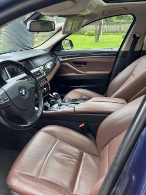 Blue BMW 525 2015 in Vilnius, with an engine capacity of 2.00 L and mileage of 298 thousand km for 8970 €, photo 14 on AUTOMOTO.COM.LV