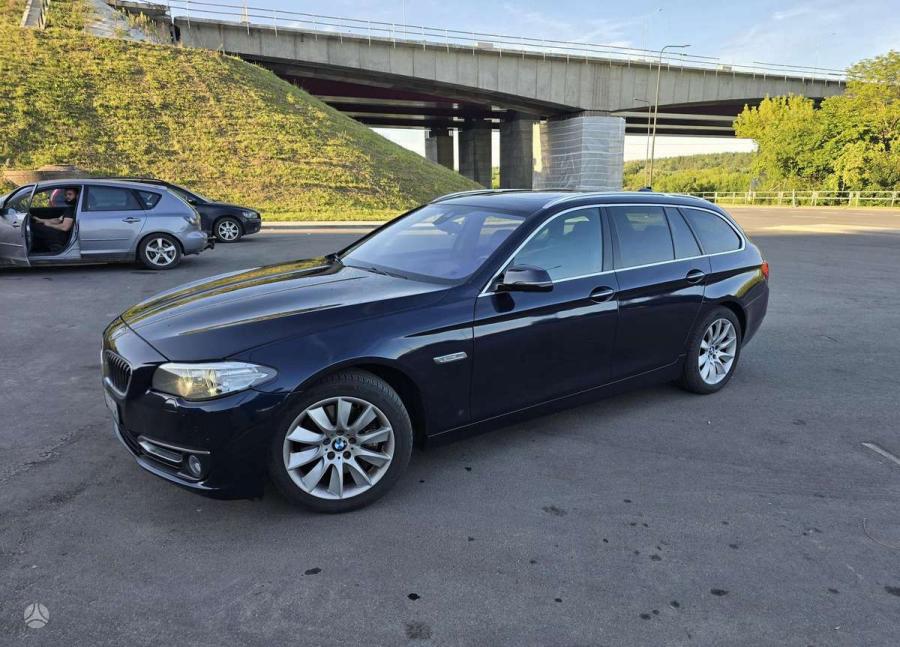 Blue BMW 525 2015 in Kaunas, with an engine capacity of 2.00 L and mileage of 326 thousand km for 10500 €, photo 3 on AUTOMOTO.COM.LV
