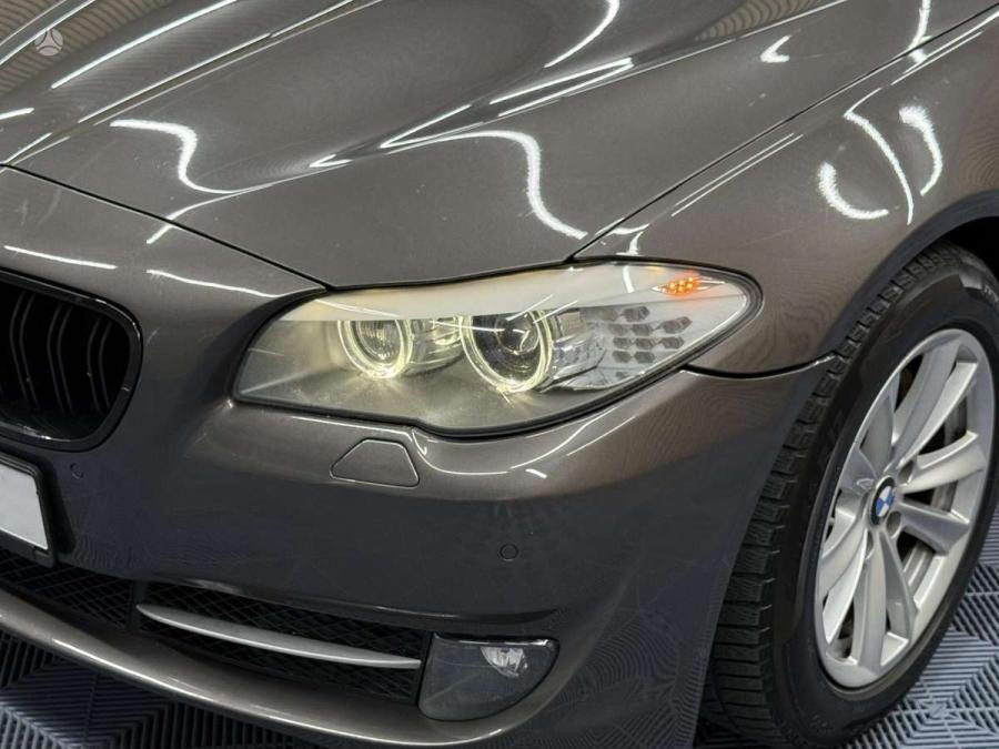 Brūns BMW 525 2011 Marijampole, ar dzinēja tilpumu 2.99 L un nobraukumu 263 tūkst. km par 7700 €, foto 33 vietnē AUTOMOTO.COM.LV