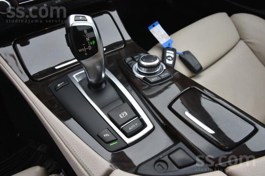 Brown BMW 525 2011 in Jelgava, with an engine capacity of 3.00 L and mileage of 309 thousand km for 7750 €, photo 18 on AUTOMOTO.COM.LV