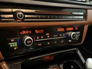 Brown BMW 525 2014 in Klaipeda, with an engine capacity of 2.00 L and mileage of 220 thousand km for 11999 €, photo 25 on AUTOMOTO.COM.LV