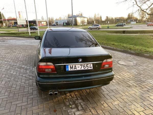 Green BMW 525 2003 in Limbazi, with an engine capacity of 2.50 L and mileage of 447 thousand km for 2950 €, photo 3 on AUTOMOTO.COM.LV