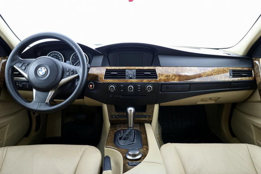 Zaļš BMW 525 2006 Tallina, ar dzinēja tilpumu 2.50 L un nobraukumu 247 tūkst. km par 2299 €, foto 6 vietnē AUTOMOTO.COM.LV