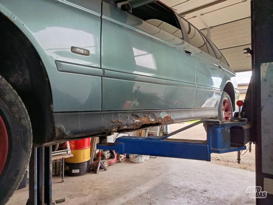 Zaļš BMW 525 2003 Šauļi, ar dzinēja tilpumu 2.50 L un nobraukumu 410 tūkst. km par 1250 €, foto 12 vietnē AUTOMOTO.COM.LV