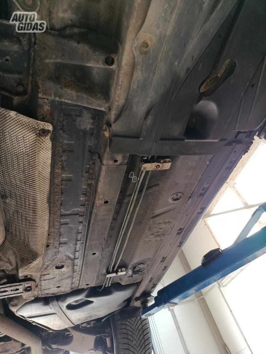 Zaļš BMW 525 2003 Šauļi, ar dzinēja tilpumu 2.50 L un nobraukumu 410 tūkst. km par 1250 €, foto 16 vietnē AUTOMOTO.COM.LV