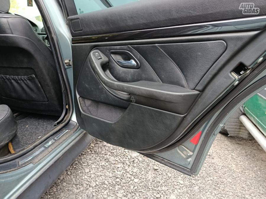 Zaļš BMW 525 2003 Šauļi, ar dzinēja tilpumu 2.50 L un nobraukumu 410 tūkst. km par 1250 €, foto 31 vietnē AUTOMOTO.COM.LV