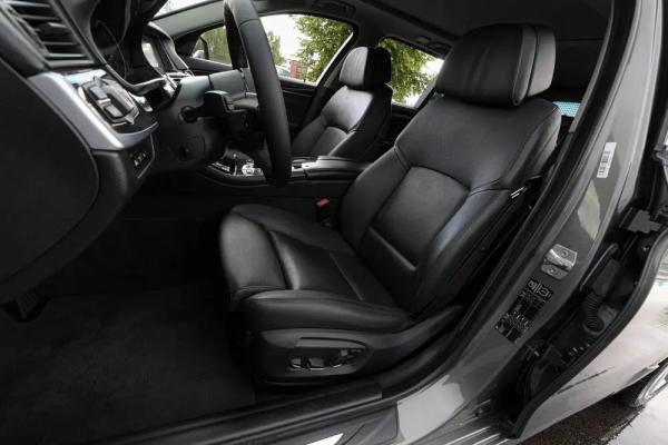 Green BMW 525 2013 in Jelgava, with an engine capacity of 2.00 L and mileage of 249 thousand km for 11800 €, photo 9 on AUTOMOTO.COM.LV