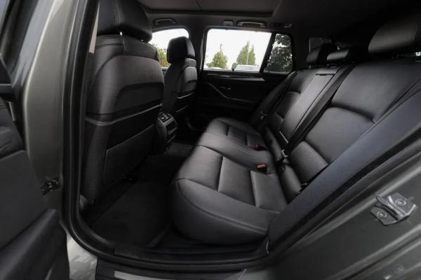 Green BMW 525 2013 in Jelgava, with an engine capacity of 2.00 L and mileage of 249 thousand km for 11800 €, photo 10 on AUTOMOTO.COM.LV