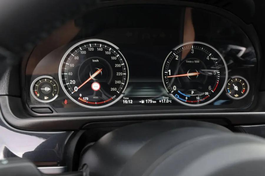 Zaļš BMW 525 2013 Jelgava, ar dzinēja tilpumu 2.00 L un nobraukumu 249 tūkst. km par 11800 €, foto 25 vietnē AUTOMOTO.COM.LV