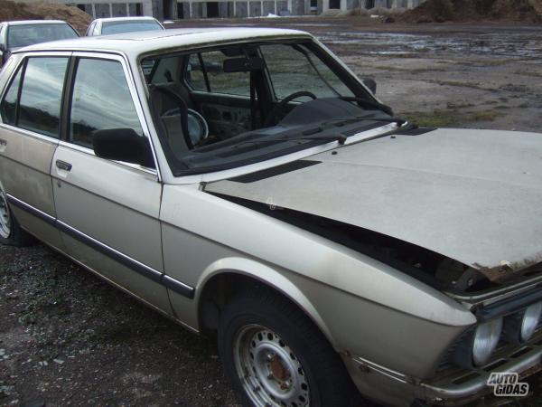 Pelēks BMW 525 1983 Klaipėda, ar dzinēja tilpumu 2.50 L un nobraukumu 0 tūkst. km par 1550 €, foto 1 vietnē AUTOMOTO.COM.LV