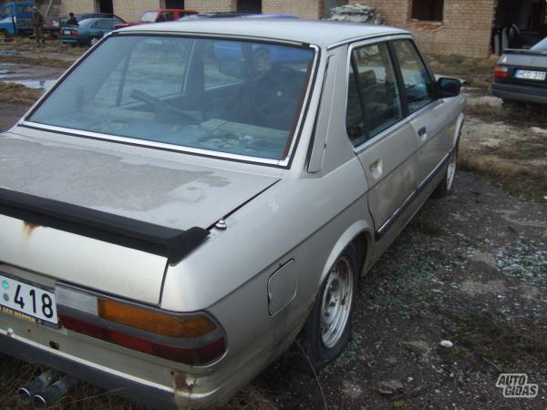 Pelēks BMW 525 1983 Klaipėda, ar dzinēja tilpumu 2.50 L un nobraukumu 0 tūkst. km par 1550 €, foto 4 vietnē AUTOMOTO.COM.LV