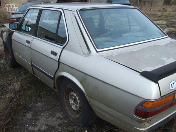 Pelēks BMW 525 1983 Klaipėda, ar dzinēja tilpumu 2.50 L un nobraukumu 0 tūkst. km par 1550 €, foto 5 vietnē AUTOMOTO.COM.LV