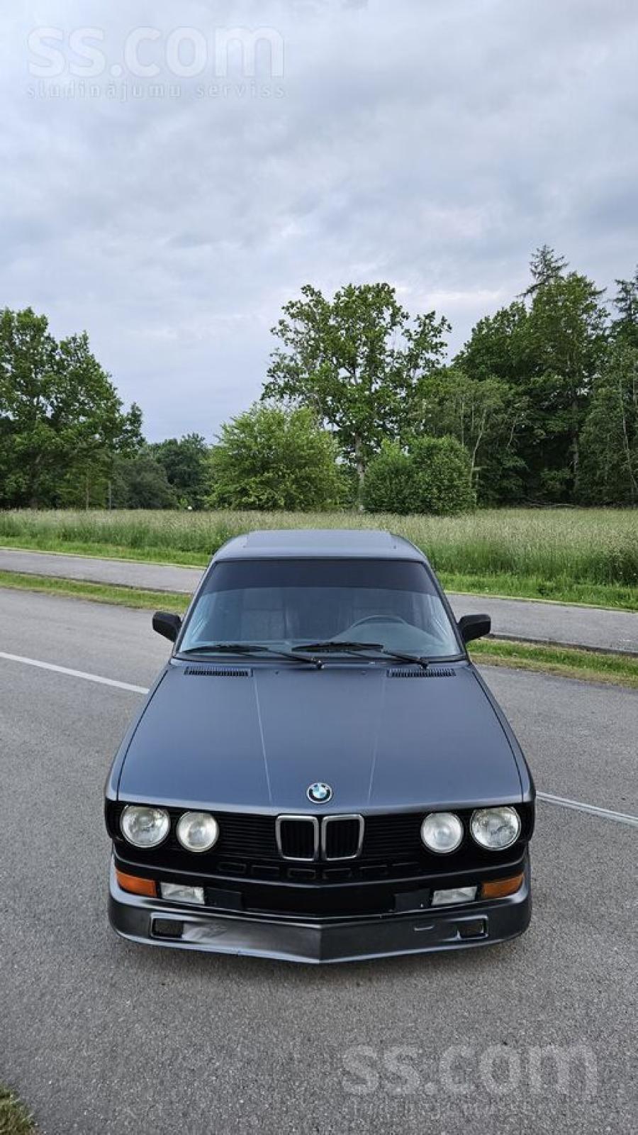 Grey BMW 525 1985 in Talsi, with an engine capacity of 3.50 L and mileage of 305 thousand km for 10999 €, photo 3 on AUTOMOTO.COM.LV