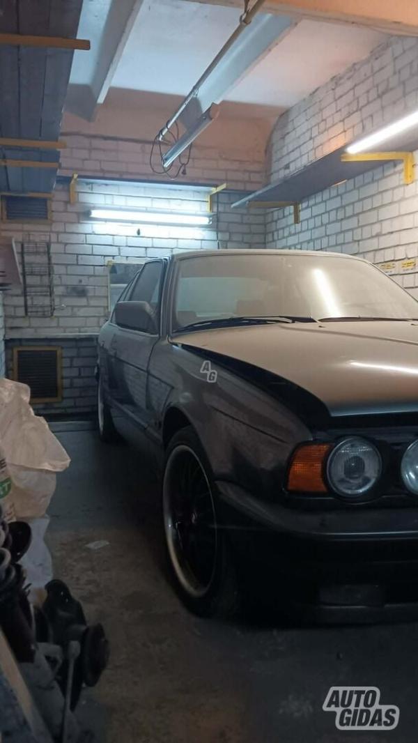 Grey BMW 525 1990 in Panevezys, with an engine capacity of 2.50 L and mileage of 260 thousand km for 6000 €, photo 2 on AUTOMOTO.COM.LV