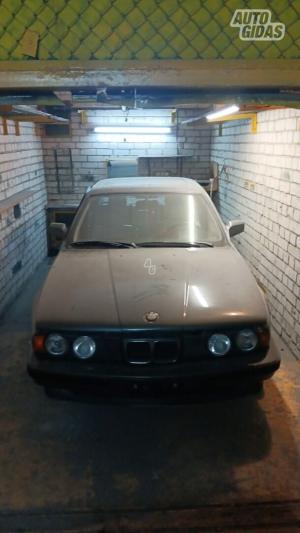 Grey BMW 525 1990 in Panevezys, with an engine capacity of 2.50 L and mileage of 260 thousand km for 6000 €, photo 5 on AUTOMOTO.COM.LV
