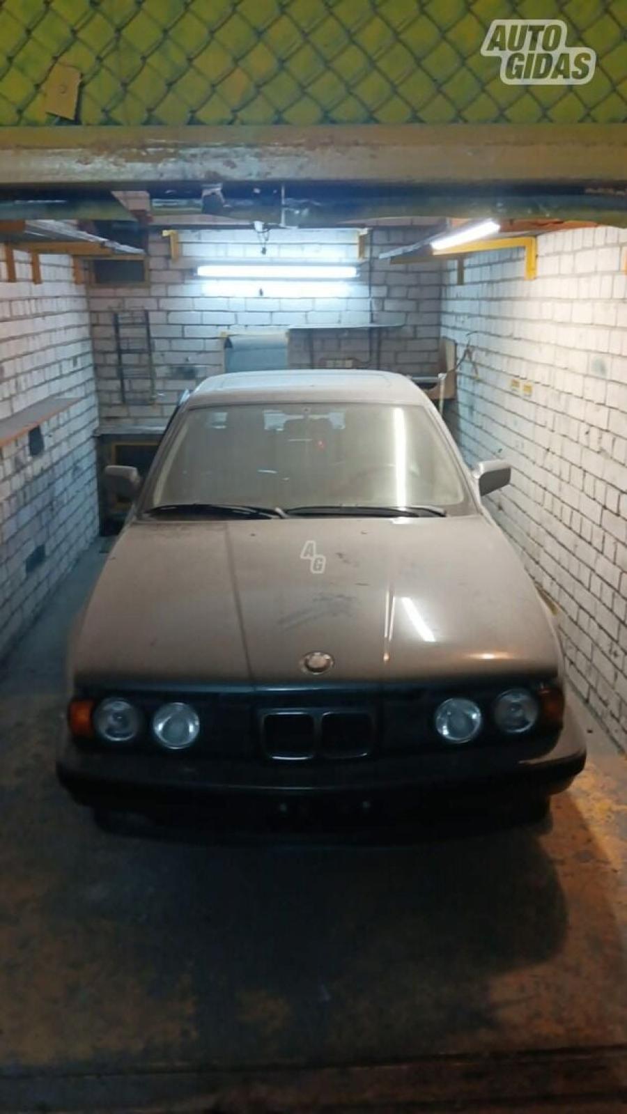 Grey BMW 525 1990 in Panevezys, with an engine capacity of 2.50 L and mileage of 260 thousand km for 6000 €, photo 5 on AUTOMOTO.COM.LV