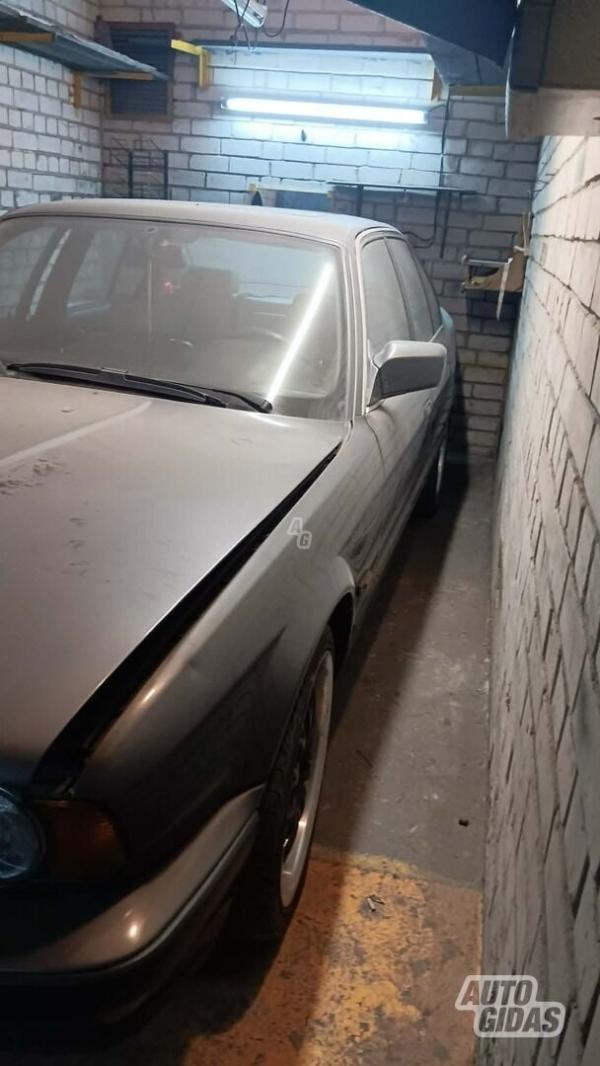 Grey BMW 525 1990 in Panevezys, with an engine capacity of 2.50 L and mileage of 260 thousand km for 6000 €, photo 7 on AUTOMOTO.COM.LV