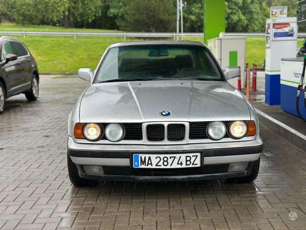 Pelēks BMW 525 1992 Viļņa, ar dzinēja tilpumu 2.50 L un nobraukumu 152 tūkst. km par 6200 €, foto 3 vietnē AUTOMOTO.COM.LV