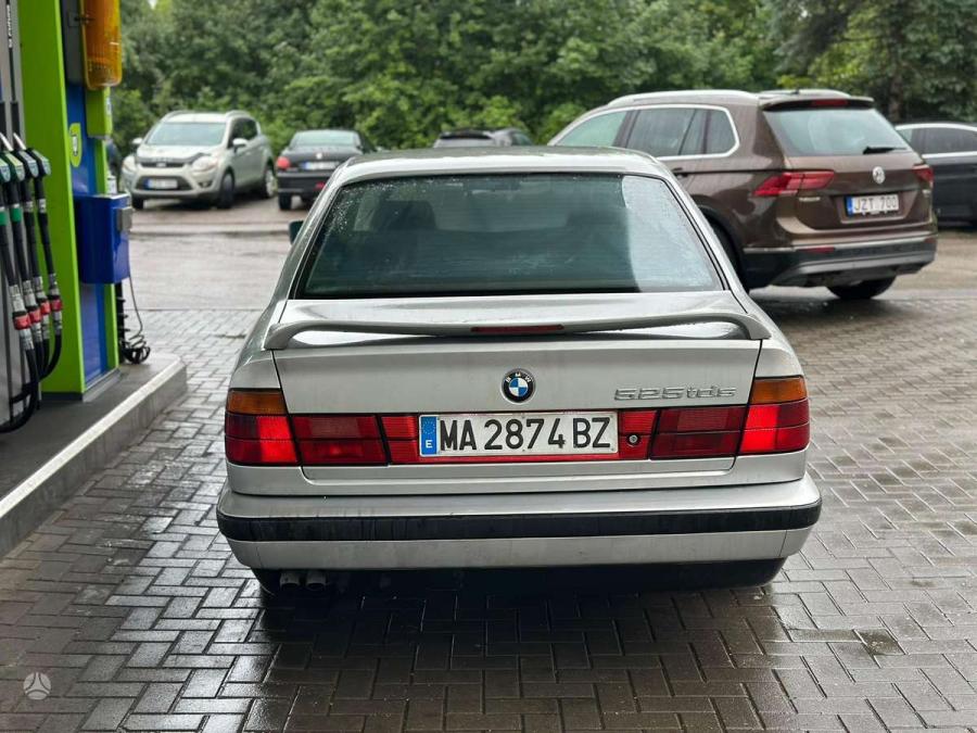 Серый БМВ 525 1992 в Вильнюс, объемом двигателя 2.50 л и пробегом 152 тыс. км за 6200 €, фото 5 на AUTOMOTO.COM.LV