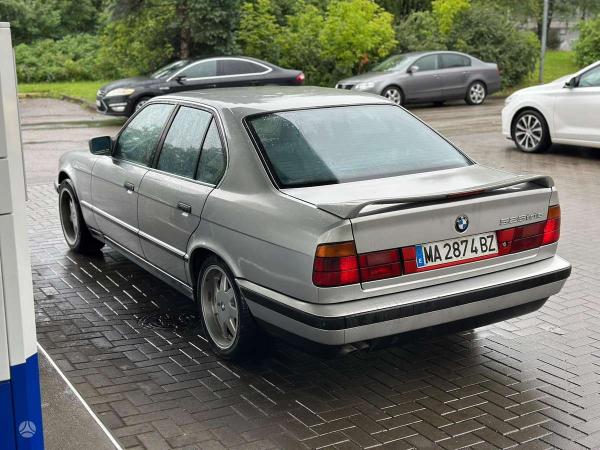 Pelēks BMW 525 1992 Viļņa, ar dzinēja tilpumu 2.50 L un nobraukumu 152 tūkst. km par 6200 €, foto 7 vietnē AUTOMOTO.COM.LV