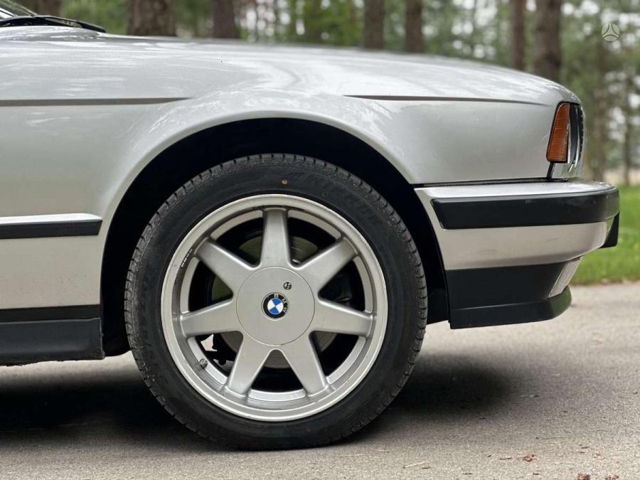 Grey BMW 525 1992 in Vilnius, with an engine capacity of 0.00 L and mileage of 162 thousand km for 5700 €, photo 8 on AUTOMOTO.COM.LV