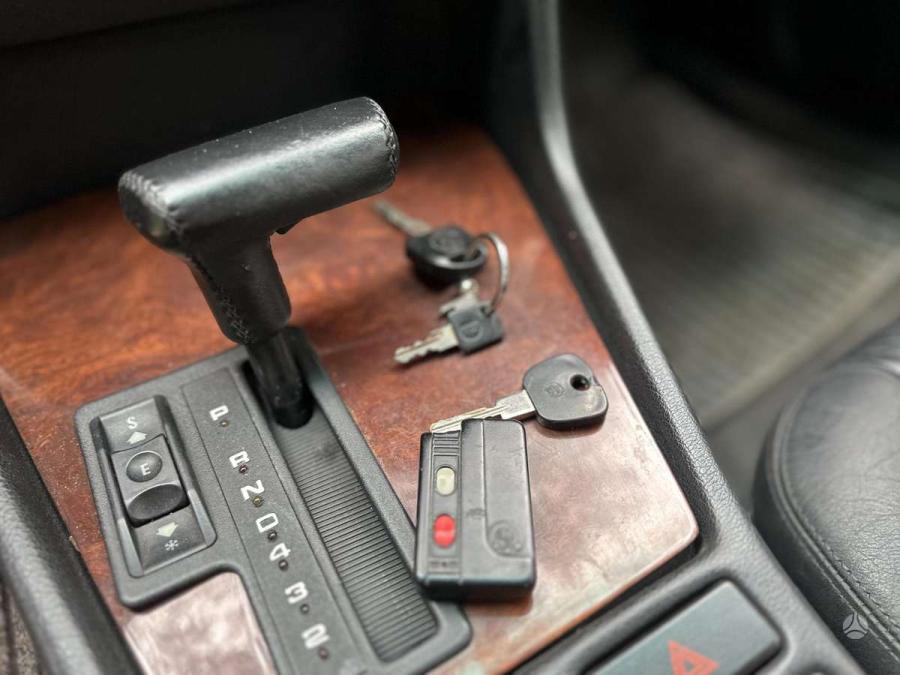 Grey BMW 525 1992 in Vilnius, with an engine capacity of 0.00 L and mileage of 162 thousand km for 5700 €, photo 18 on AUTOMOTO.COM.LV