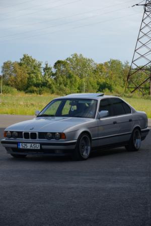 Grey BMW 525 1992 in Tallinn, with an engine capacity of 2.50 L and mileage of 330 thousand km for 9999 €, photo  on AUTOMOTO.COM.LV