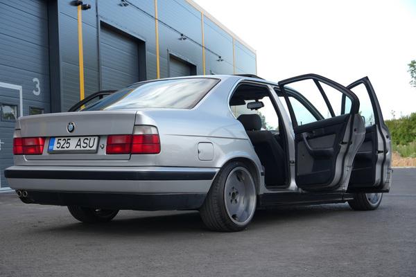 Pelēks BMW 525 1992 Tallina, ar dzinēja tilpumu 2.50 L un nobraukumu 330 tūkst. km par 9999 €, foto 2 vietnē AUTOMOTO.COM.LV