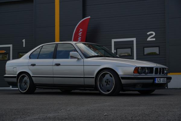 Pelēks BMW 525 1992 Tallina, ar dzinēja tilpumu 2.50 L un nobraukumu 330 tūkst. km par 9999 €, foto 3 vietnē AUTOMOTO.COM.LV