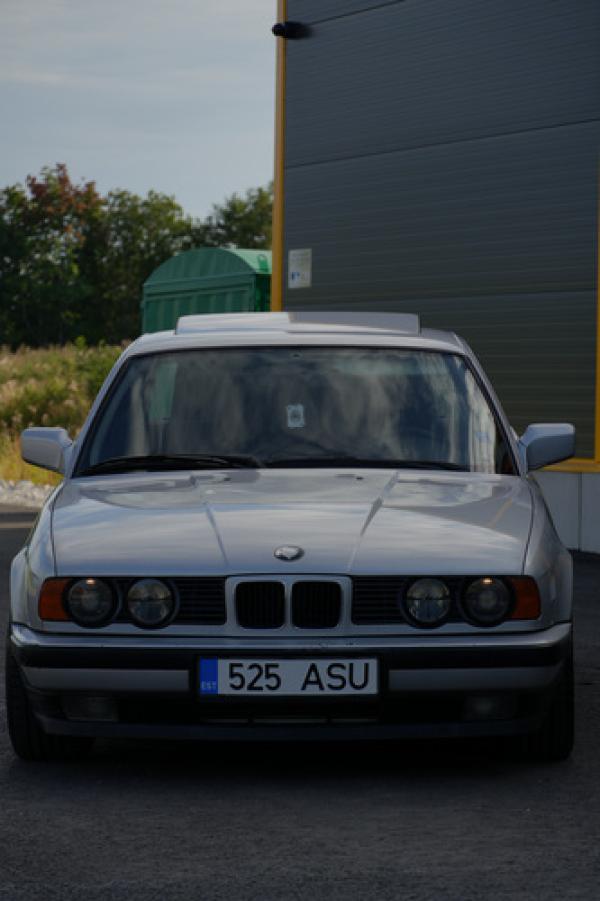 Pelēks BMW 525 1992 Tallina, ar dzinēja tilpumu 2.50 L un nobraukumu 330 tūkst. km par 9999 €, foto 4 vietnē AUTOMOTO.COM.LV