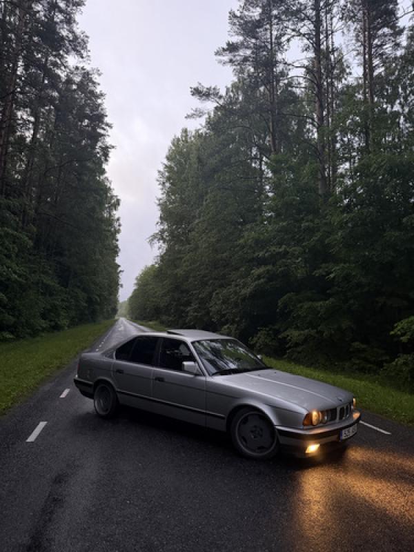 Pelēks BMW 525 1992 Tallina, ar dzinēja tilpumu 2.50 L un nobraukumu 330 tūkst. km par 9999 €, foto 7 vietnē AUTOMOTO.COM.LV