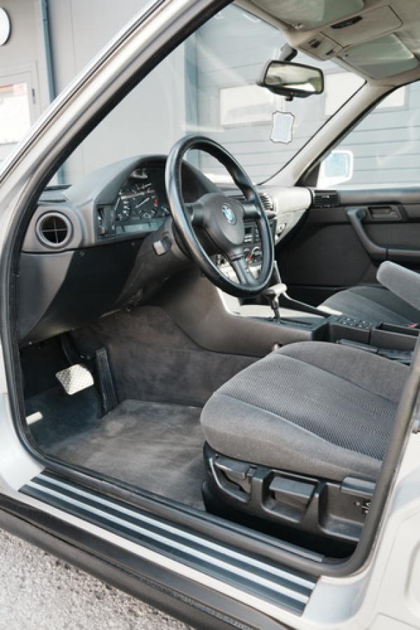 Pelēks BMW 525 1992 Tallina, ar dzinēja tilpumu 2.50 L un nobraukumu 330 tūkst. km par 9999 €, foto 8 vietnē AUTOMOTO.COM.LV