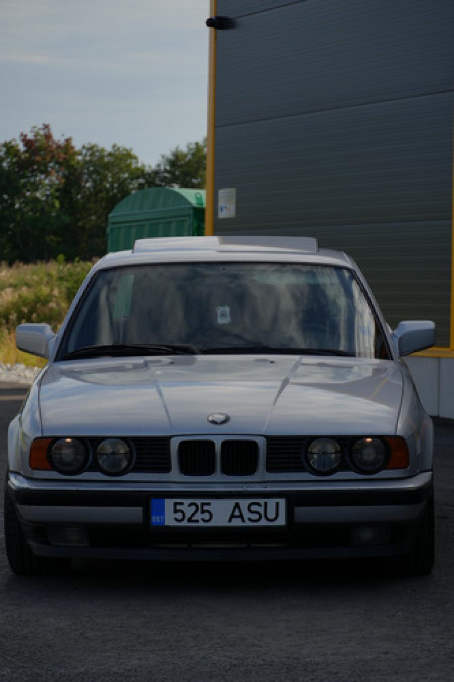 Grey BMW 525 1992 in Tallinn, with an engine capacity of 2.50 L and mileage of 330 thousand km for 9999 €, photo 5 on AUTOMOTO.COM.LV