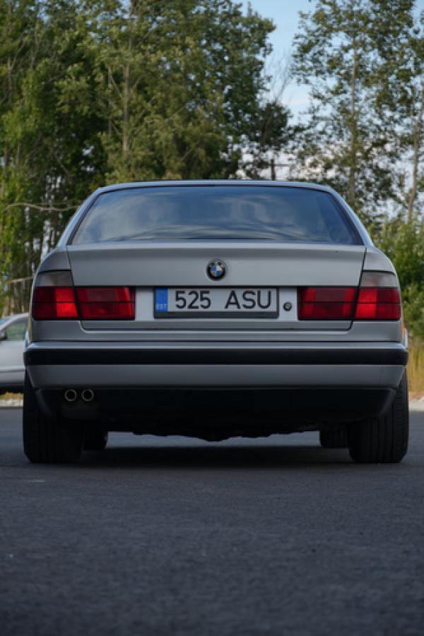 Grey BMW 525 1992 in Tallinn, with an engine capacity of 2.50 L and mileage of 330 thousand km for 9999 €, photo 6 on AUTOMOTO.COM.LV