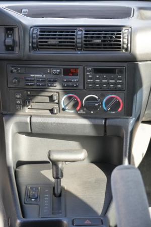 Grey BMW 525 1992 in Tallinn, with an engine capacity of 2.50 L and mileage of 330 thousand km for 9999 €, photo 11 on AUTOMOTO.COM.LV