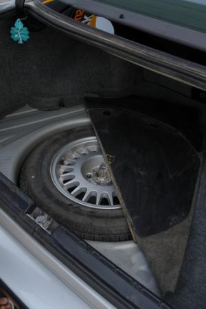 Grey BMW 525 1992 in Tallinn, with an engine capacity of 2.50 L and mileage of 330 thousand km for 9999 €, photo 13 on AUTOMOTO.COM.LV