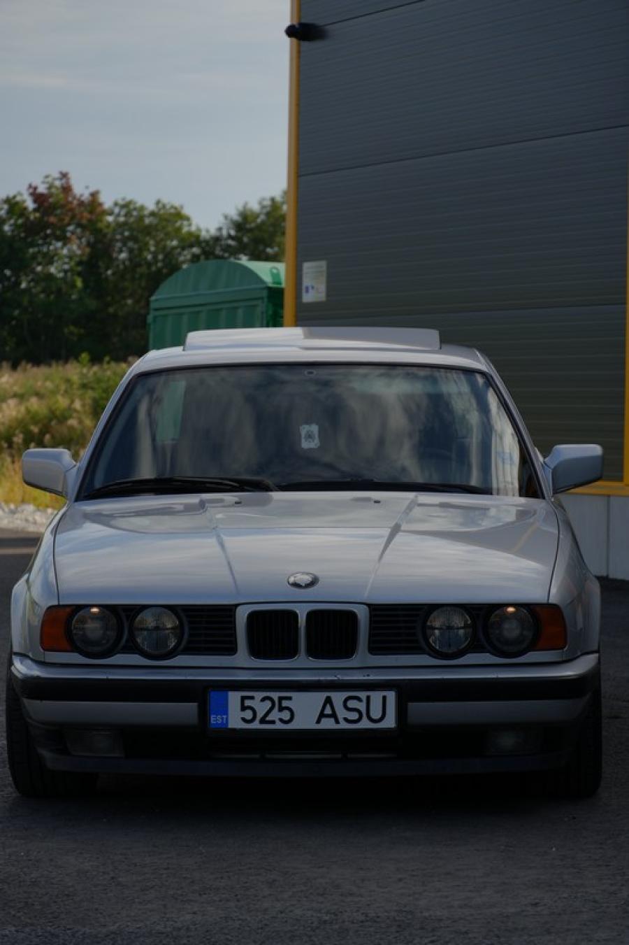 Grey BMW 525 1992 in Tallinn, with an engine capacity of 2.50 L and mileage of 330 thousand km for 9999 €, photo 20 on AUTOMOTO.COM.LV