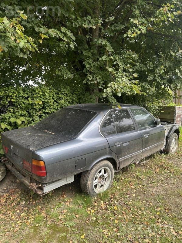 Pelēks BMW 525 1994 Bauska, ar dzinēja tilpumu 2.50 L un nobraukumu 352 tūkst. km par 550 €, foto 3 vietnē AUTOMOTO.COM.LV