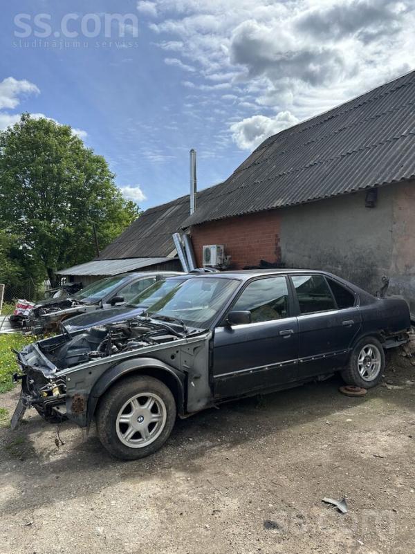 Pelēks BMW 525 1994 Bauska, ar dzinēja tilpumu 2.50 L un nobraukumu 352 tūkst. km par 550 €, foto 6 vietnē AUTOMOTO.COM.LV