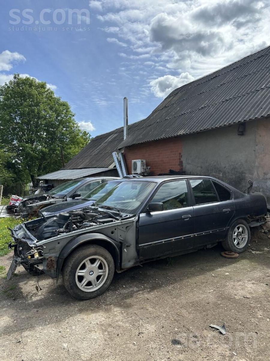 Pelēks BMW 525 1994 Bauska, ar dzinēja tilpumu 2.50 L un nobraukumu 352 tūkst. km par 550 €, foto 6 vietnē AUTOMOTO.COM.LV