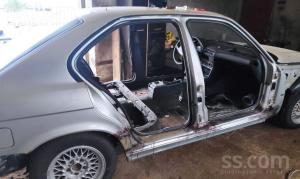 Grey BMW 525 1994 in Ventspils, with an engine capacity of 2.50 L and mileage of 295 thousand km for 1200 €, photo 3 on AUTOMOTO.COM.LV