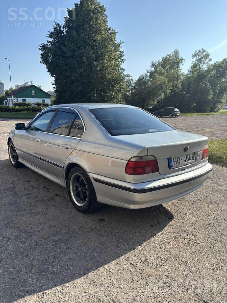 Pelēks BMW 525 1997 Liepāja, ar dzinēja tilpumu 2.50 L un nobraukumu 407 tūkst. km par 1600 €, foto 1 vietnē AUTOMOTO.COM.LV
