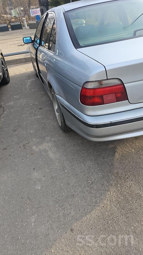 Pelēks BMW 525 1997 Jelgava, ar dzinēja tilpumu 2.50 L un nobraukumu 286 tūkst. km par 600 €, foto 4 vietnē AUTOMOTO.COM.LV
